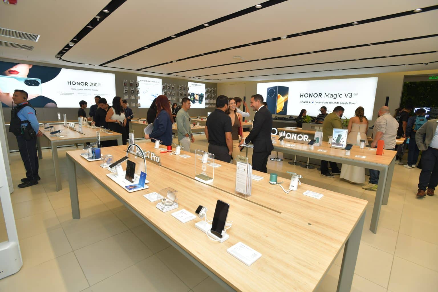 HONOR inaugura su tienda más grande de Latinoamérica en Guayaquil ...